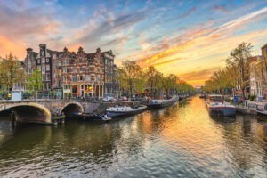 VAT Number Netherlands 2025: Format, Country Code | hellotax